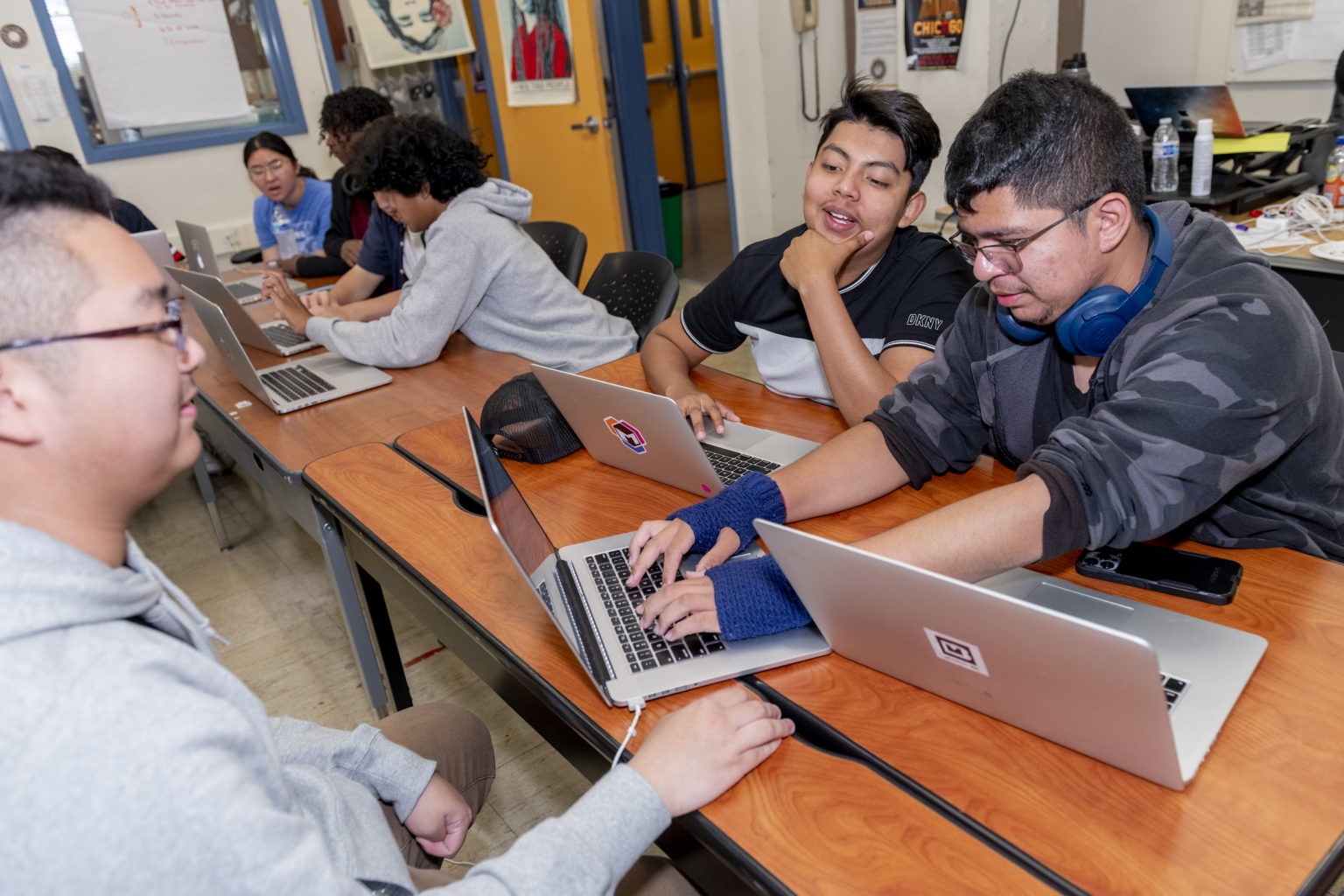 6 ways to build community in online classes